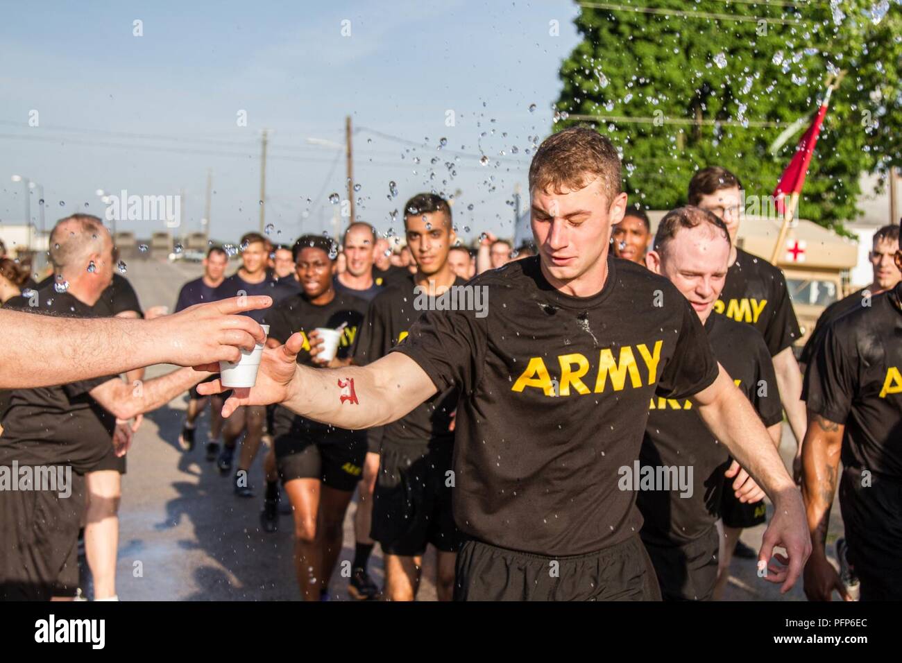 Soldiers from the 101st Airborne Division (Air Assault) splash water on ...