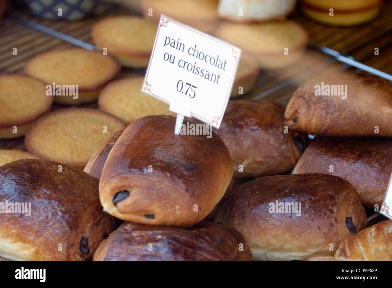 Price tag on fresh pain au chocolat ou croissant in French patisserie ...