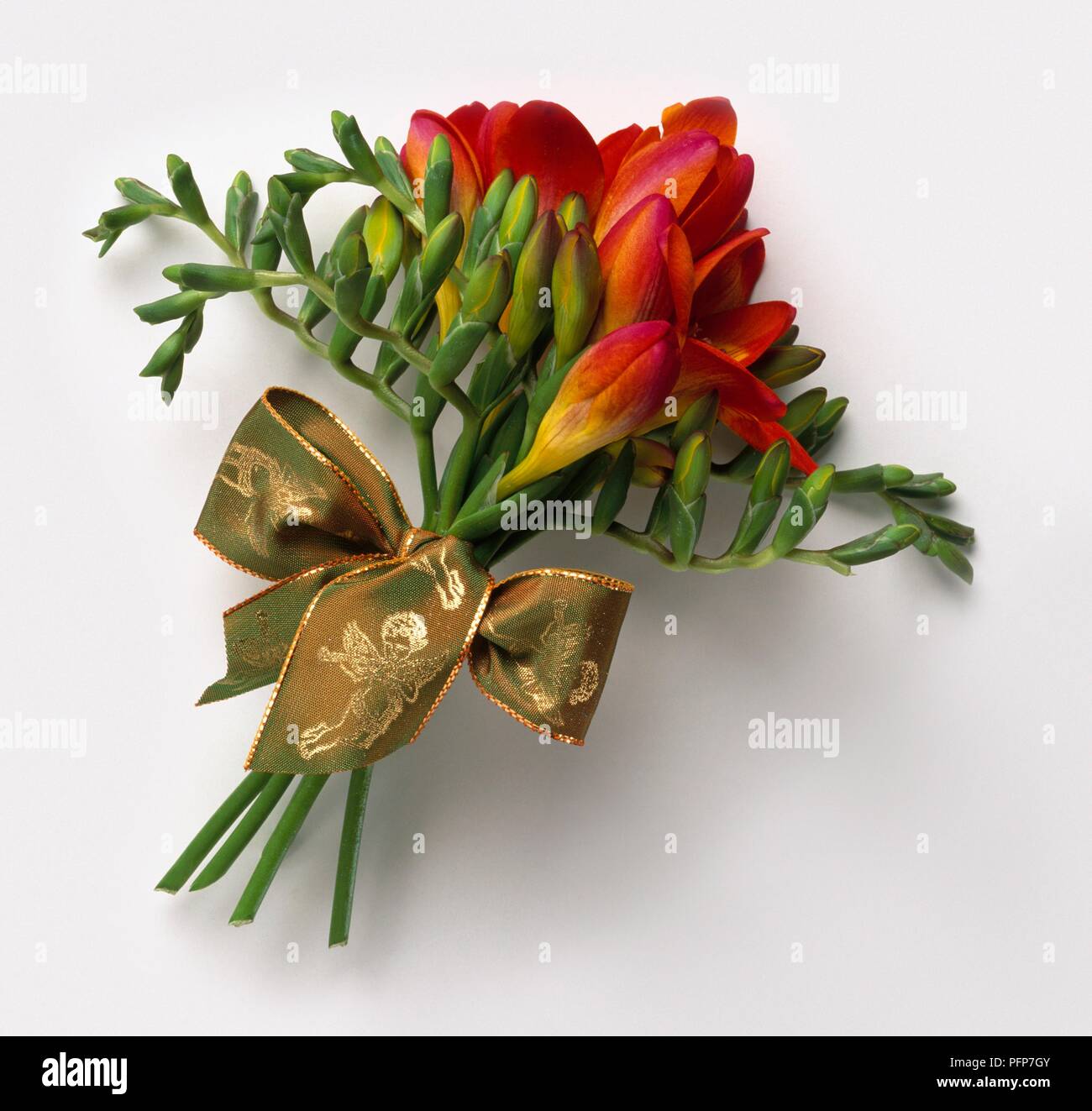 Flowers tied with a ribbon hi-res stock photography and images - Alamy