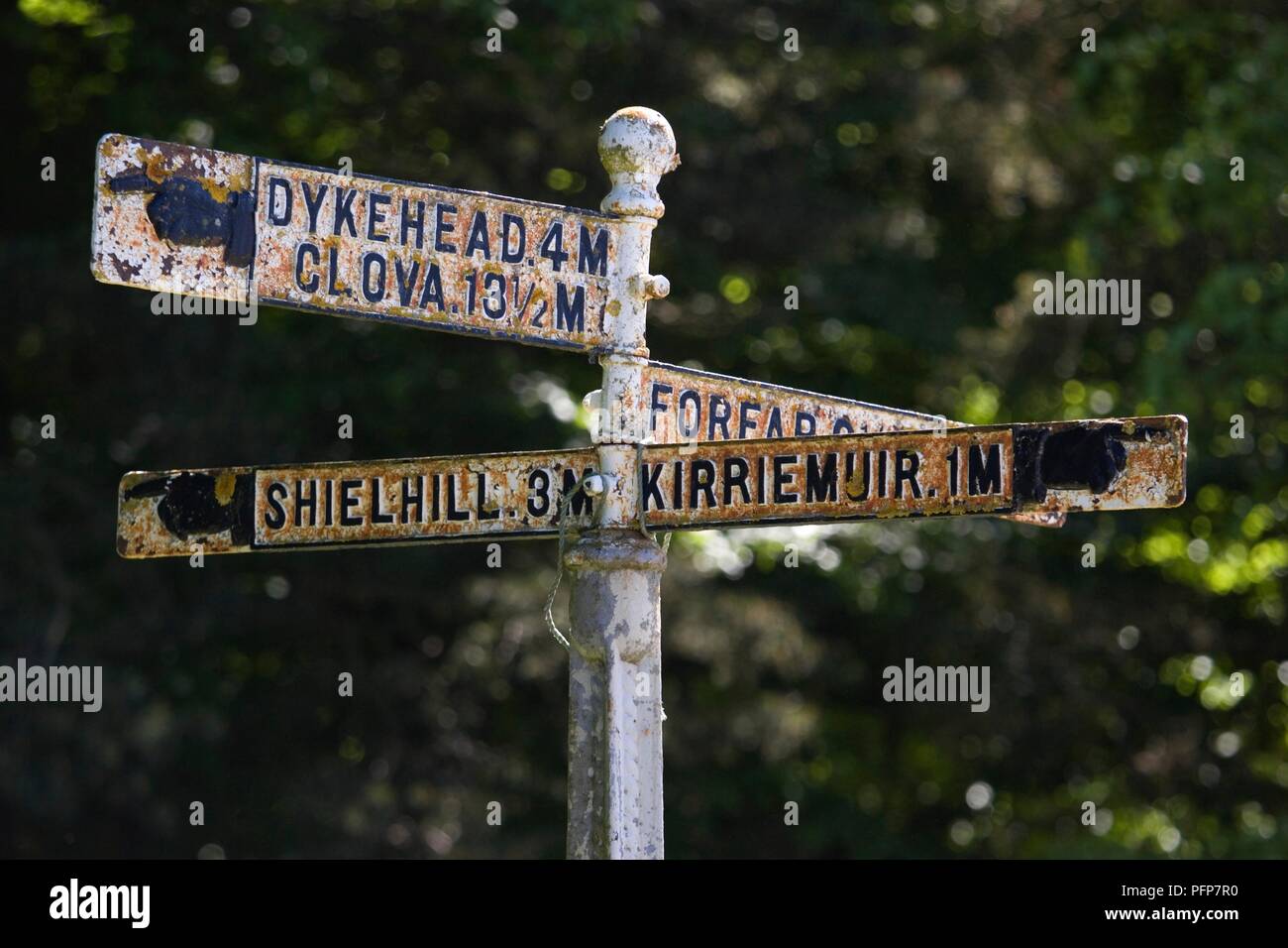 Scotland, Perthshire, old signpost at crossroads Stock Photo - Alamy