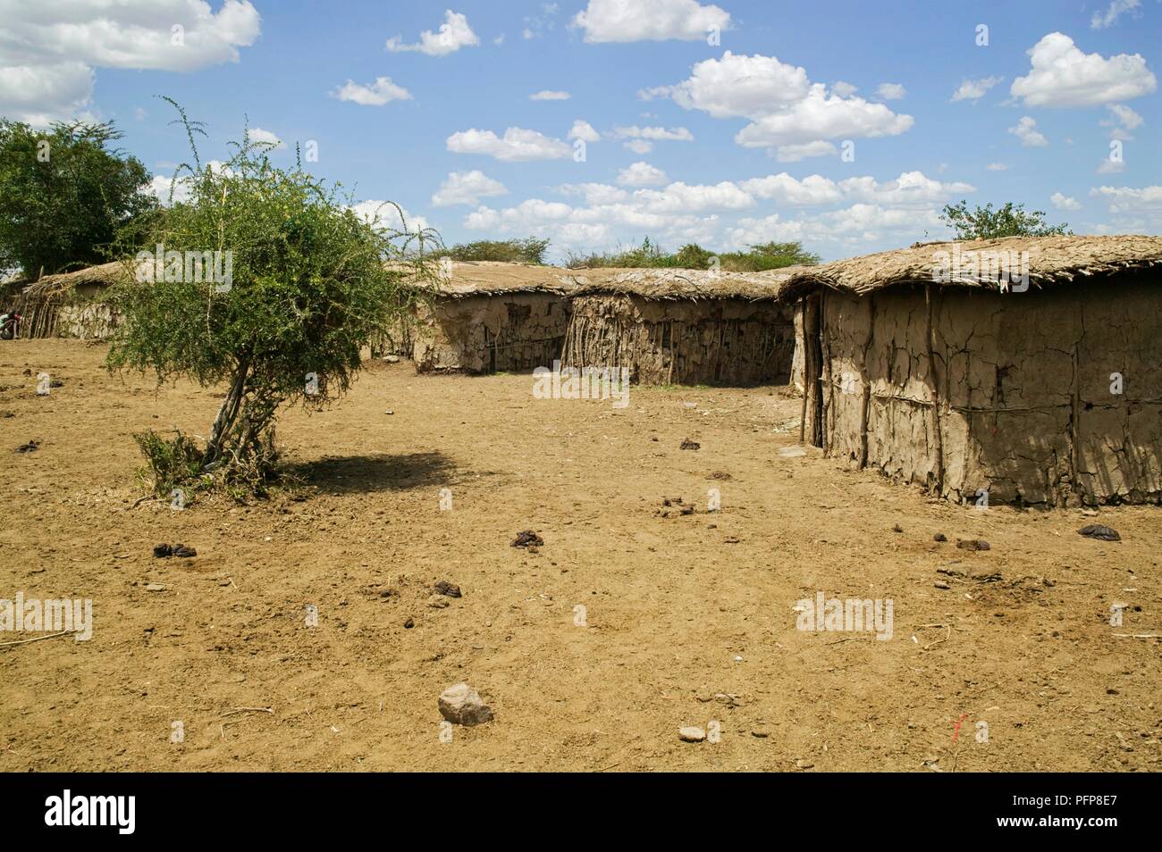 Masai houses hi-res stock photography and images - Alamy