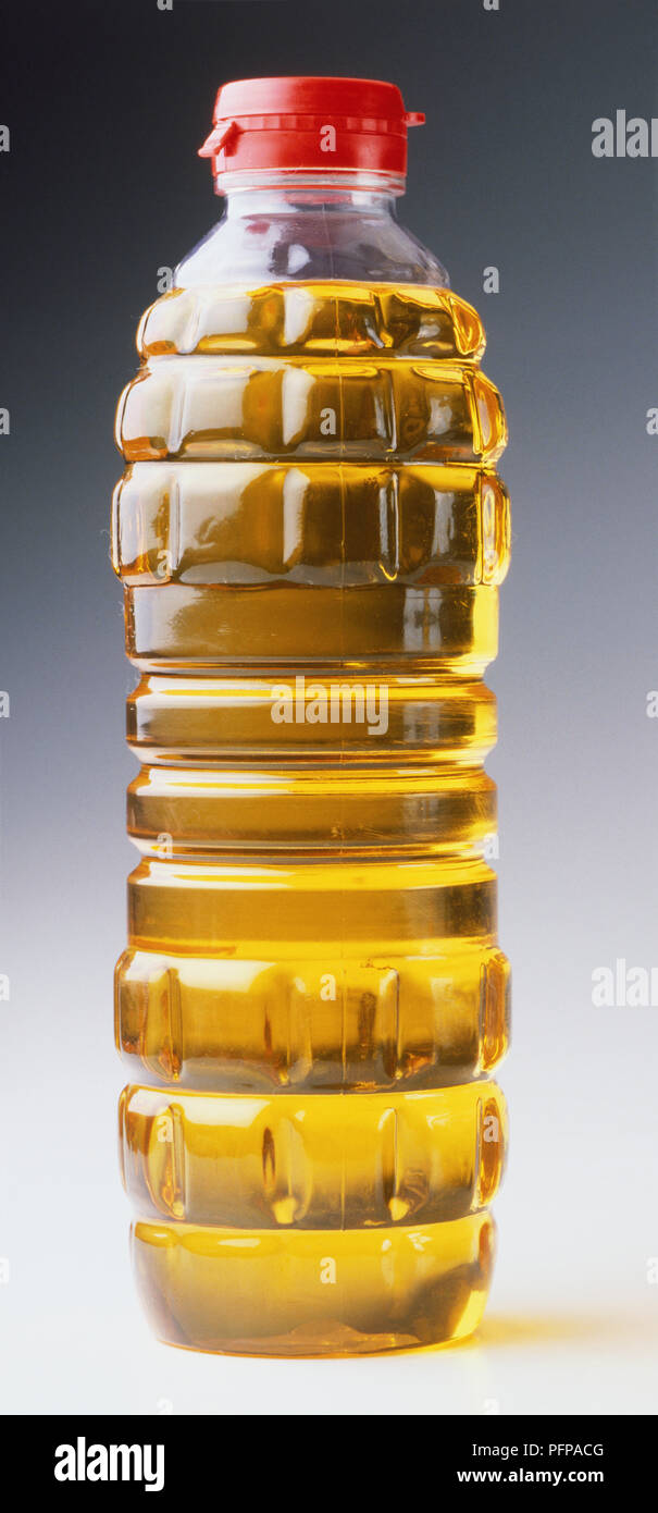 Bottle of cooking oil Stock Photo - Alamy