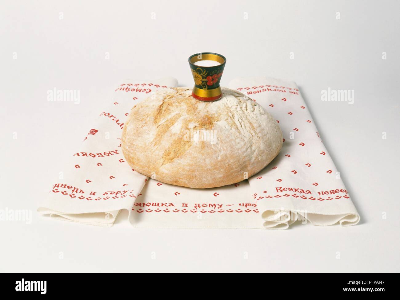 Traditional russian bread salt welcome hi-res stock photography and ...