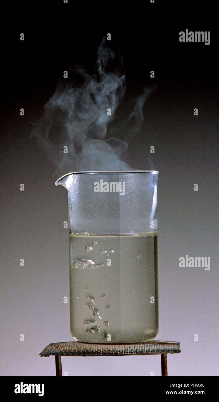 Beaker of water boiling hi-res stock photography and images - Alamy