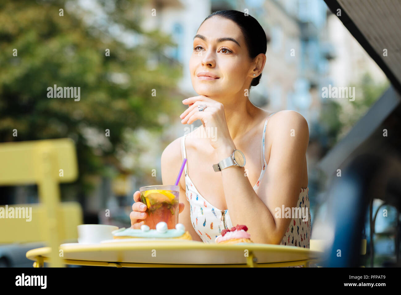 Drinking lemonade hi-res stock photography and images - Alamy