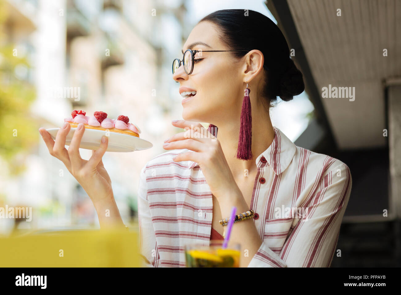Woman turning head hi-res stock photography and images - Alamy
