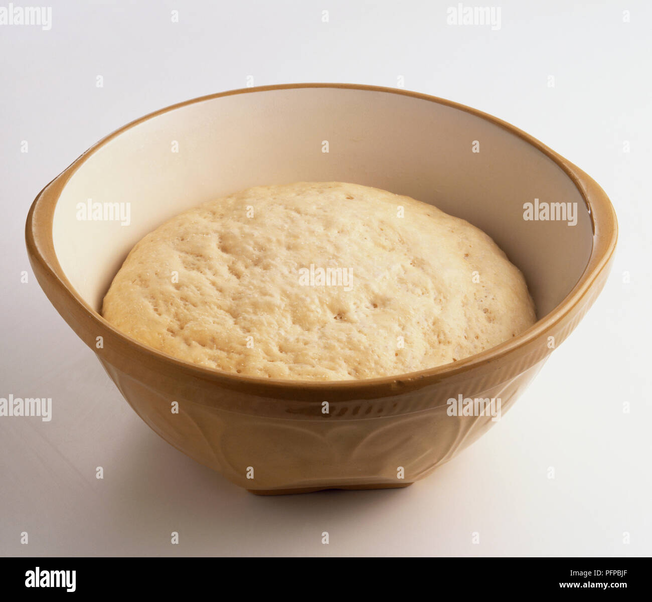 Bowl of dough rising Stock Photo - Alamy