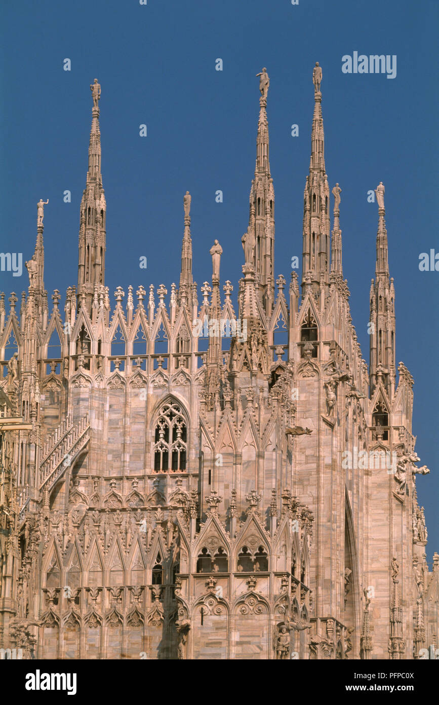 Duomo di milano clear sky architecture hi-res stock photography and ...