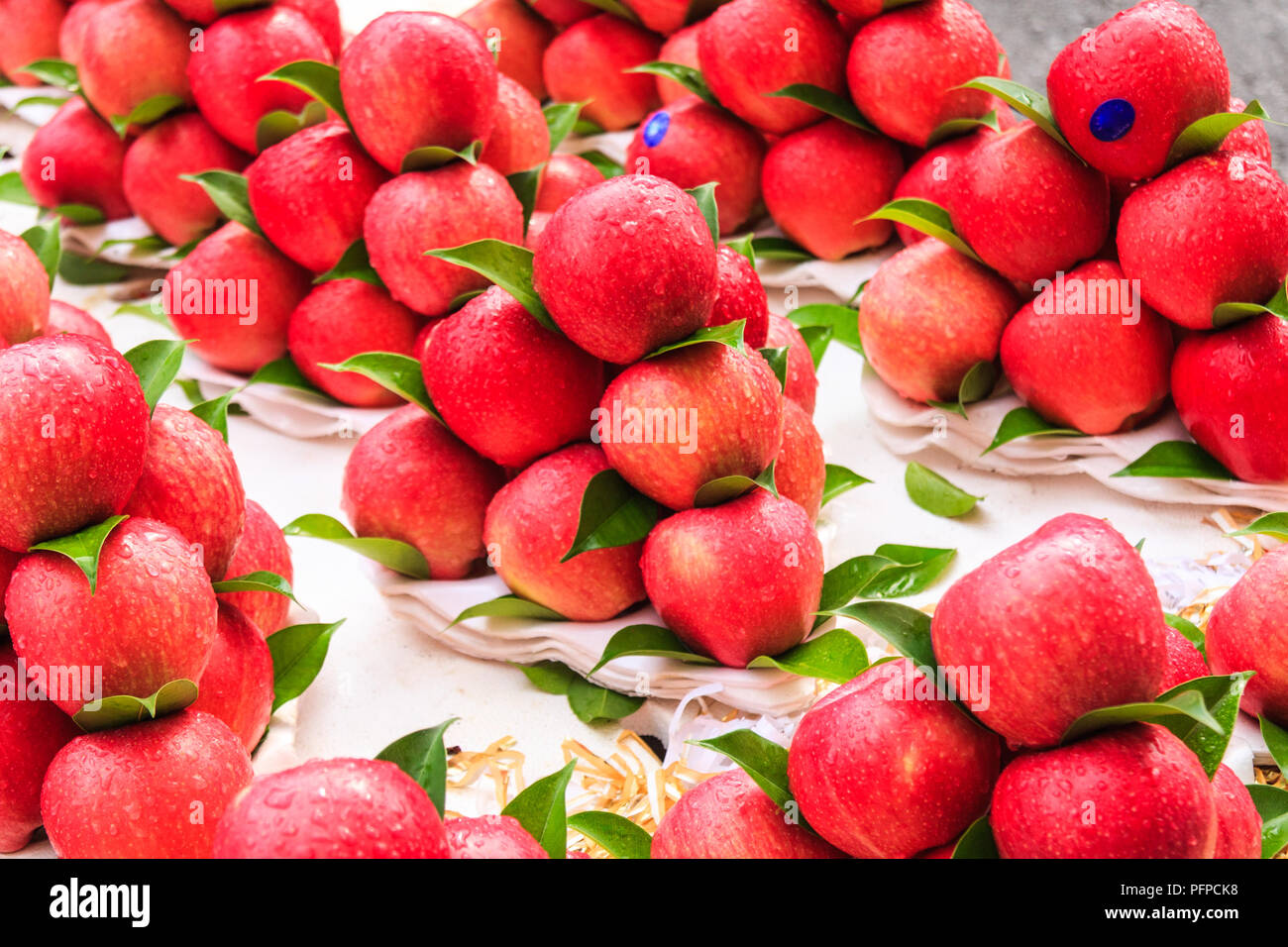 Red apples for sale on street market stall, Bangkok, Thailand Stock ...