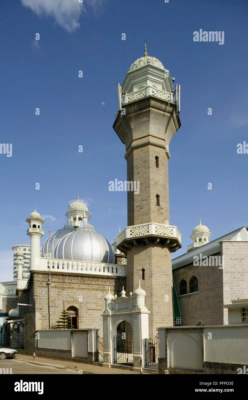 Kenya, Nairobi, Jamia Mosque, exterior with minaret at centre Stock ...