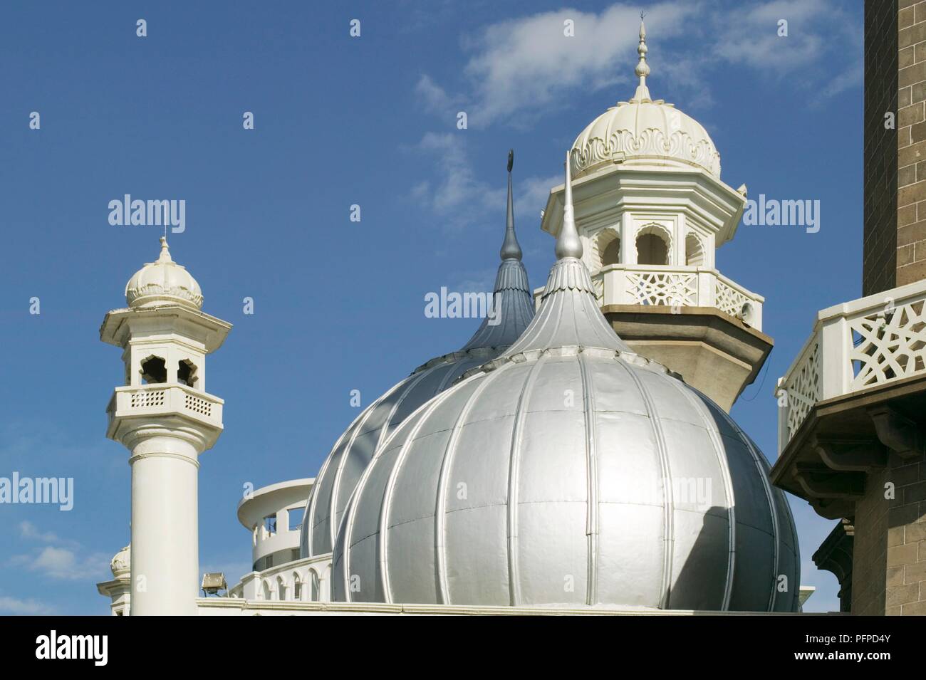 Kenya, Nairobi, Jamia Mosque, domes and minarets Stock Photo - Alamy