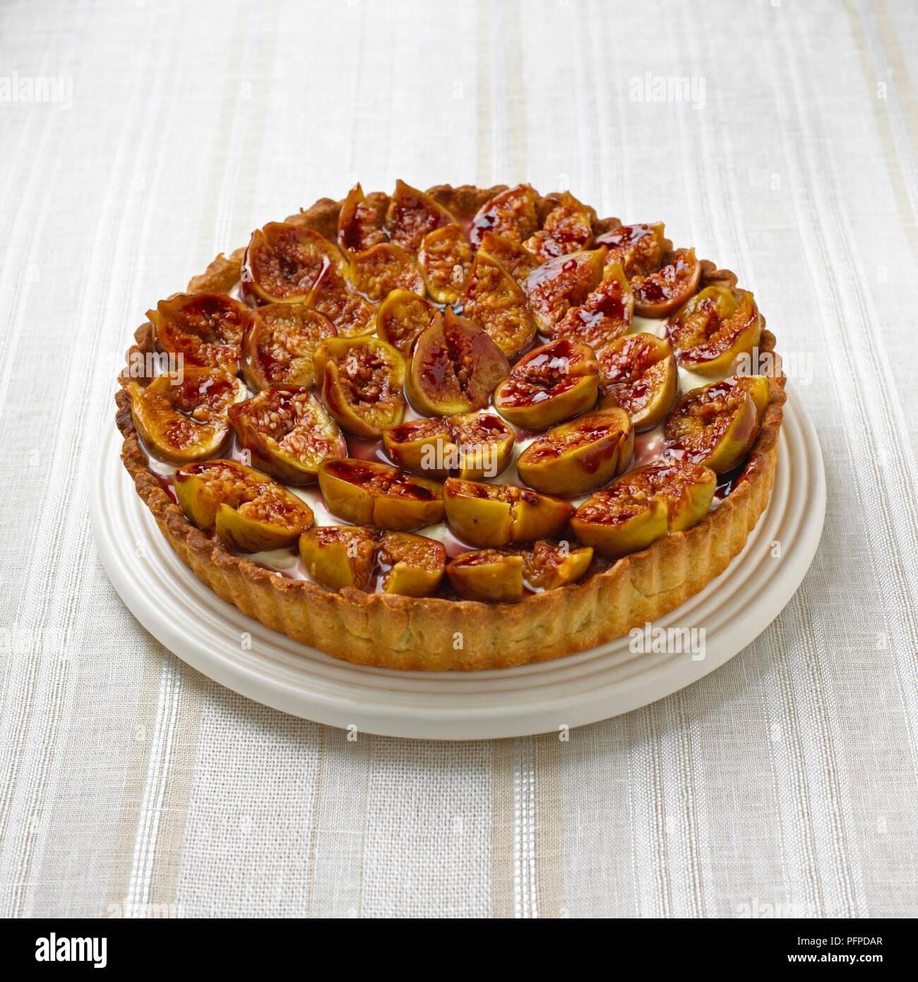 Fig circle hi-res stock photography and images - Alamy