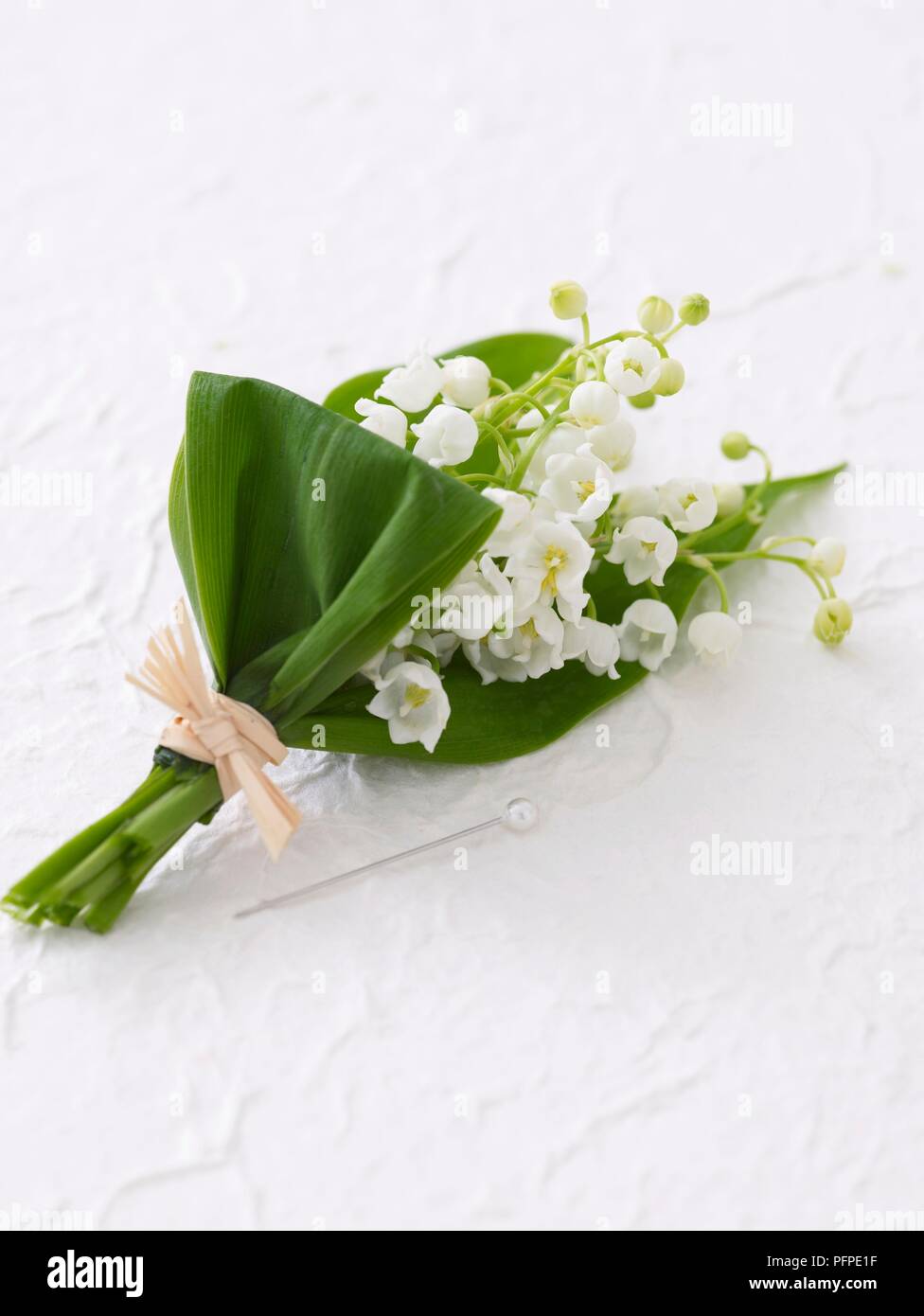 Tied with raffia hi-res stock photography and images - Alamy