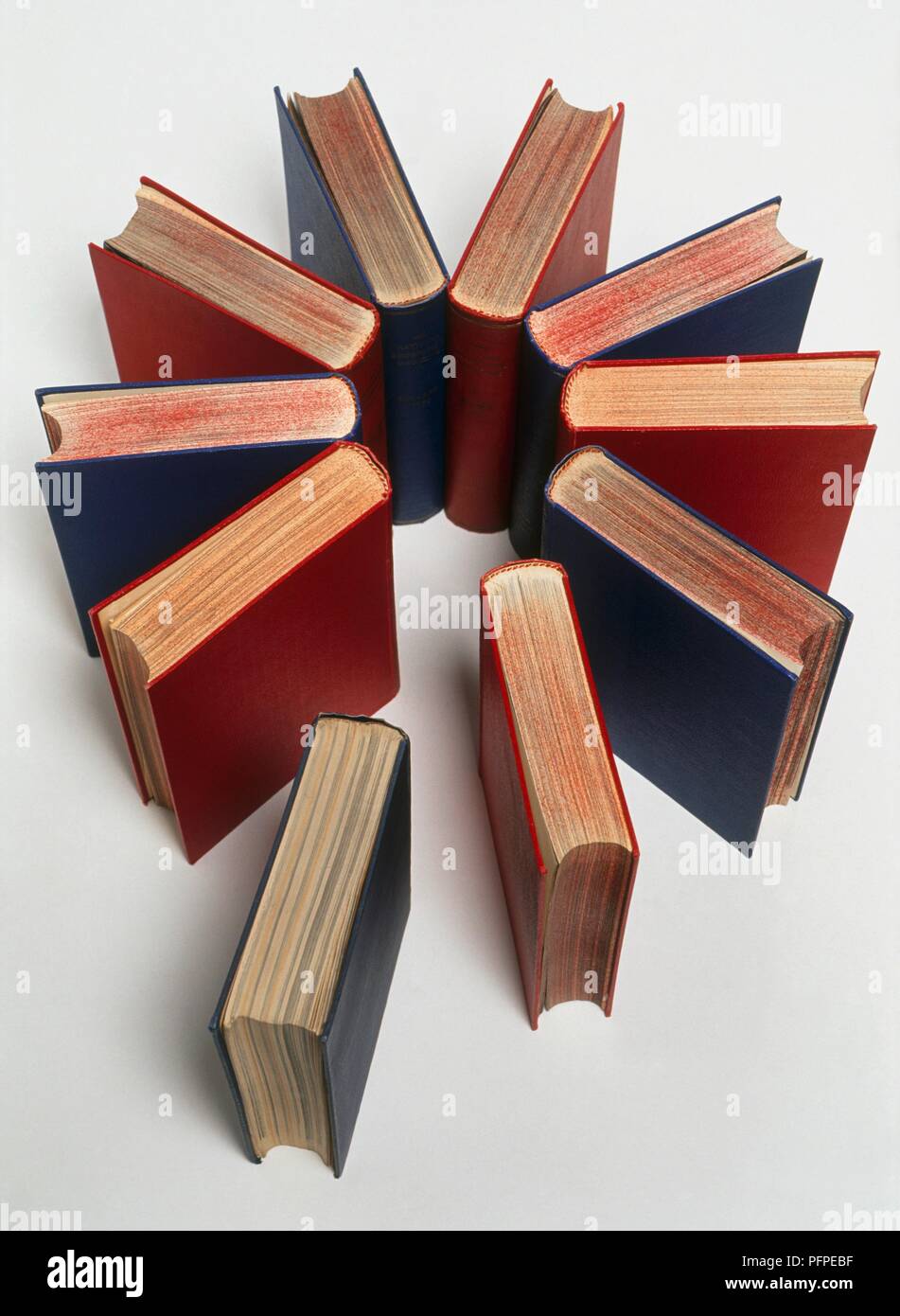 Circle book hi-res stock photography and images - Alamy