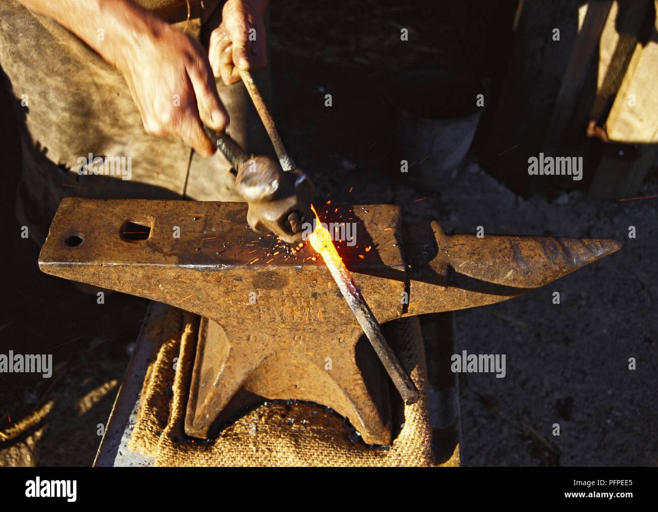 Blacksmith and anvil hi-res stock photography and images - Alamy