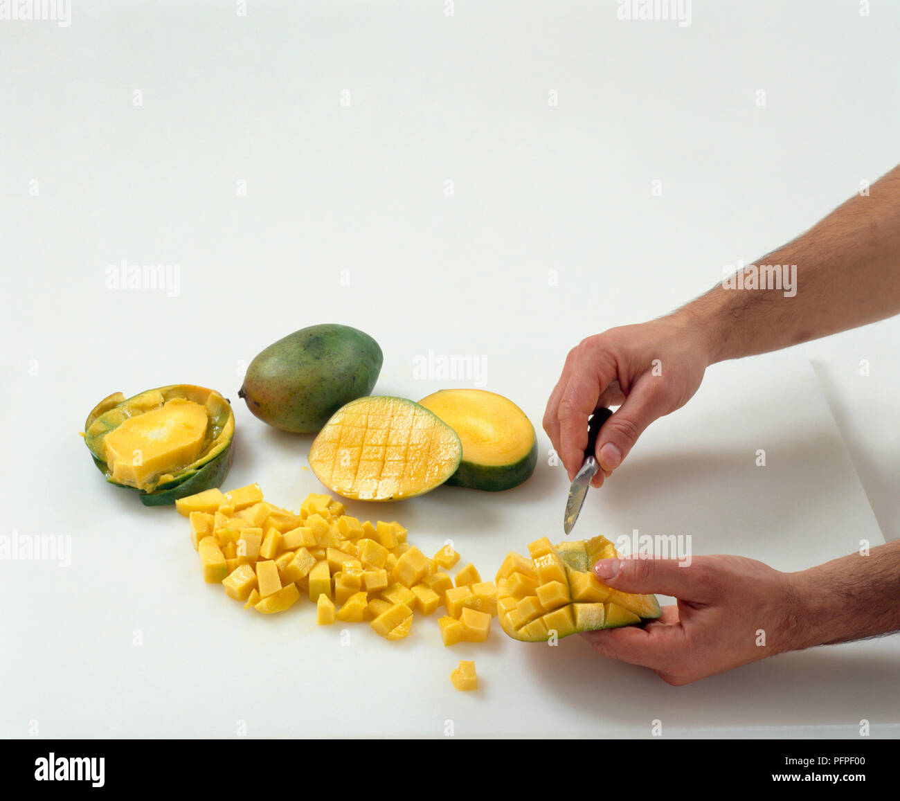 Human hand mangoes mango fruit hi-res stock photography and images - Alamy