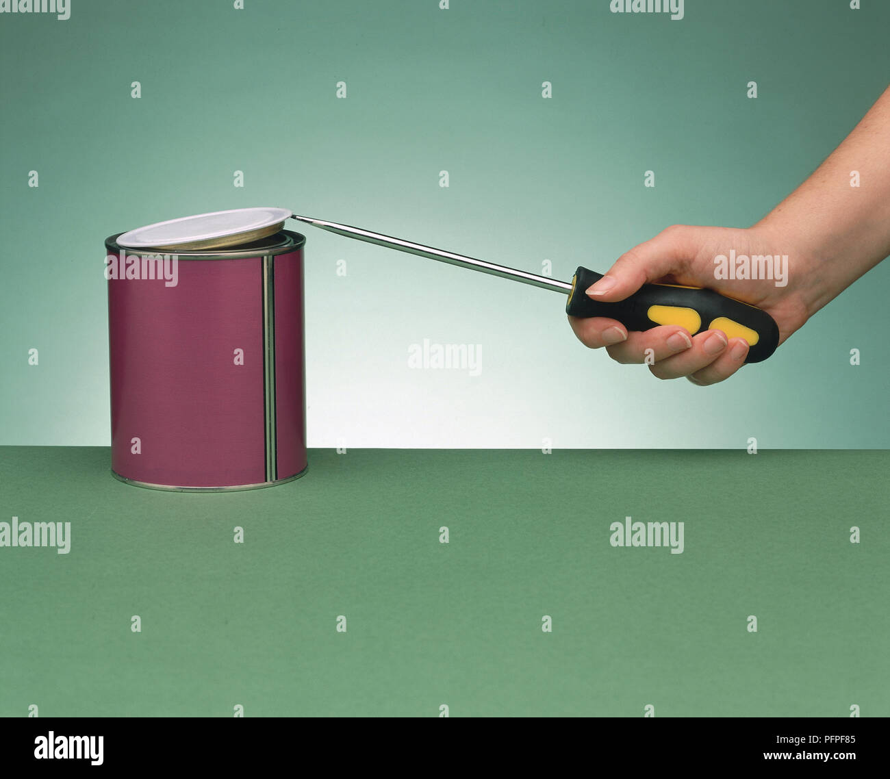 Opening tin paint close up hi-res stock photography and images - Alamy