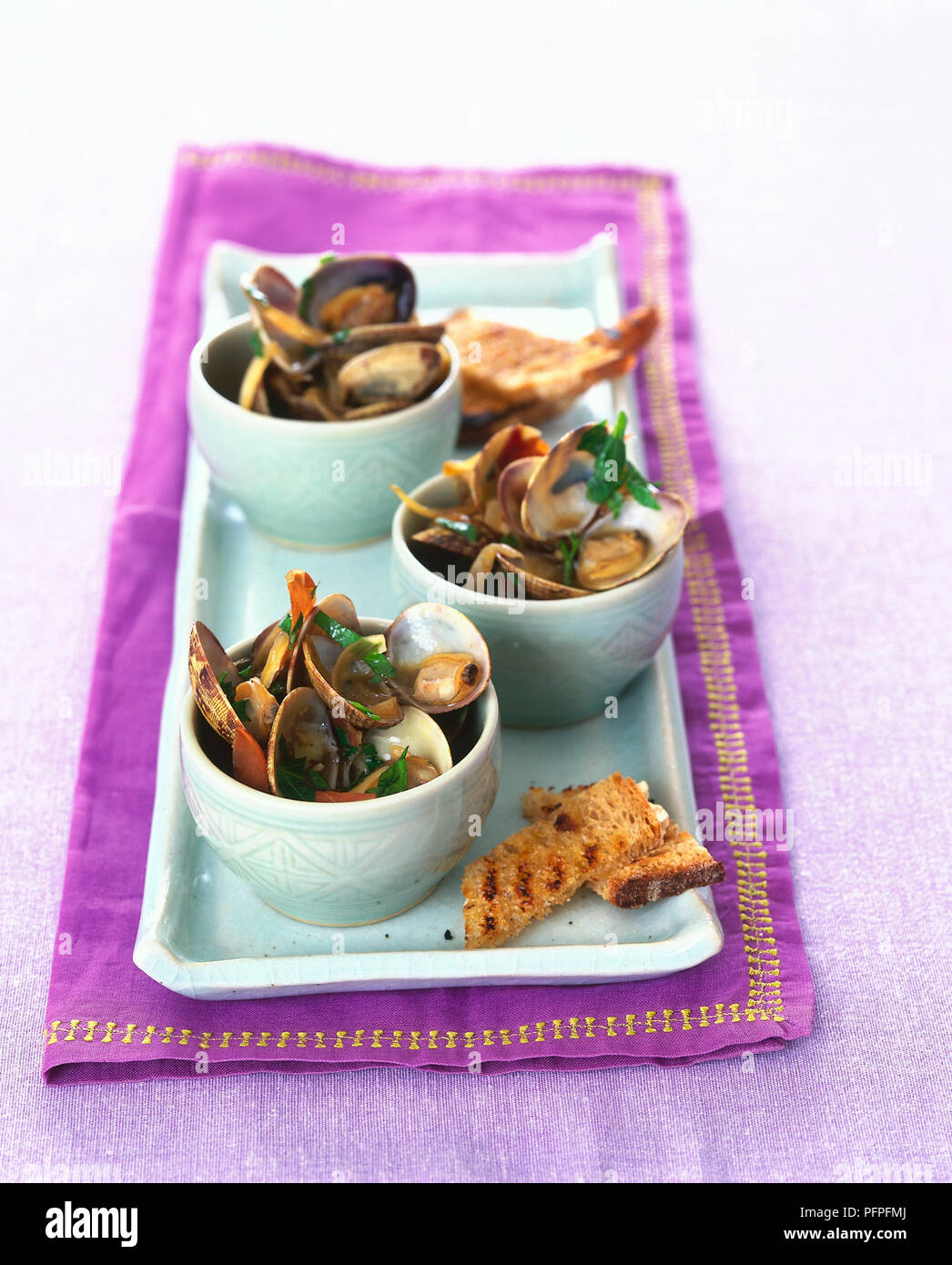 Pink clams hi-res stock photography and images - Alamy