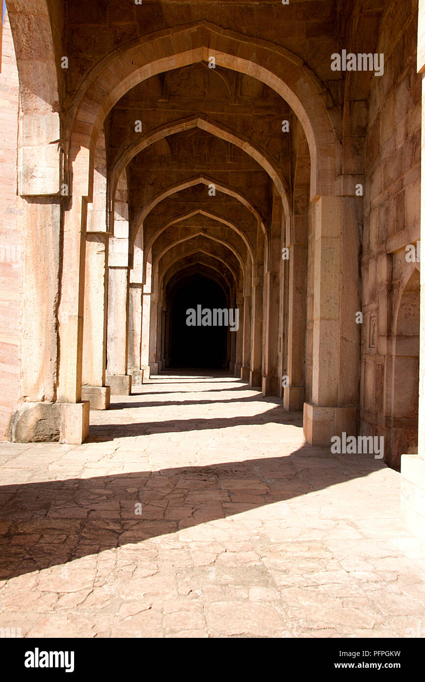 Arched corridor at Jami Masjid in morning sunlight, Mandu, Madhya ...