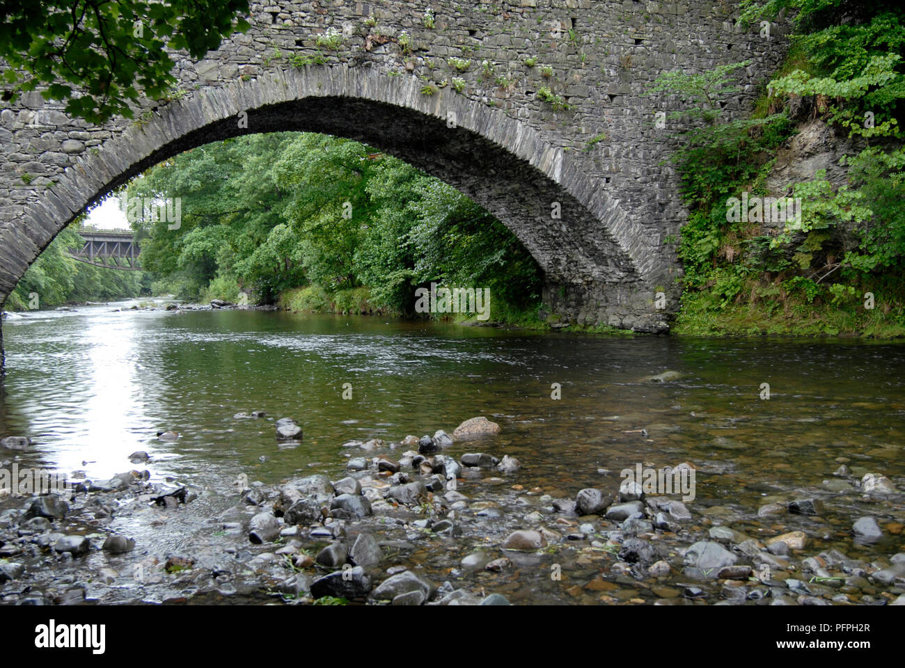 Great Britain, England, Cumbria, Lake District, Keswick, arch bridge ...