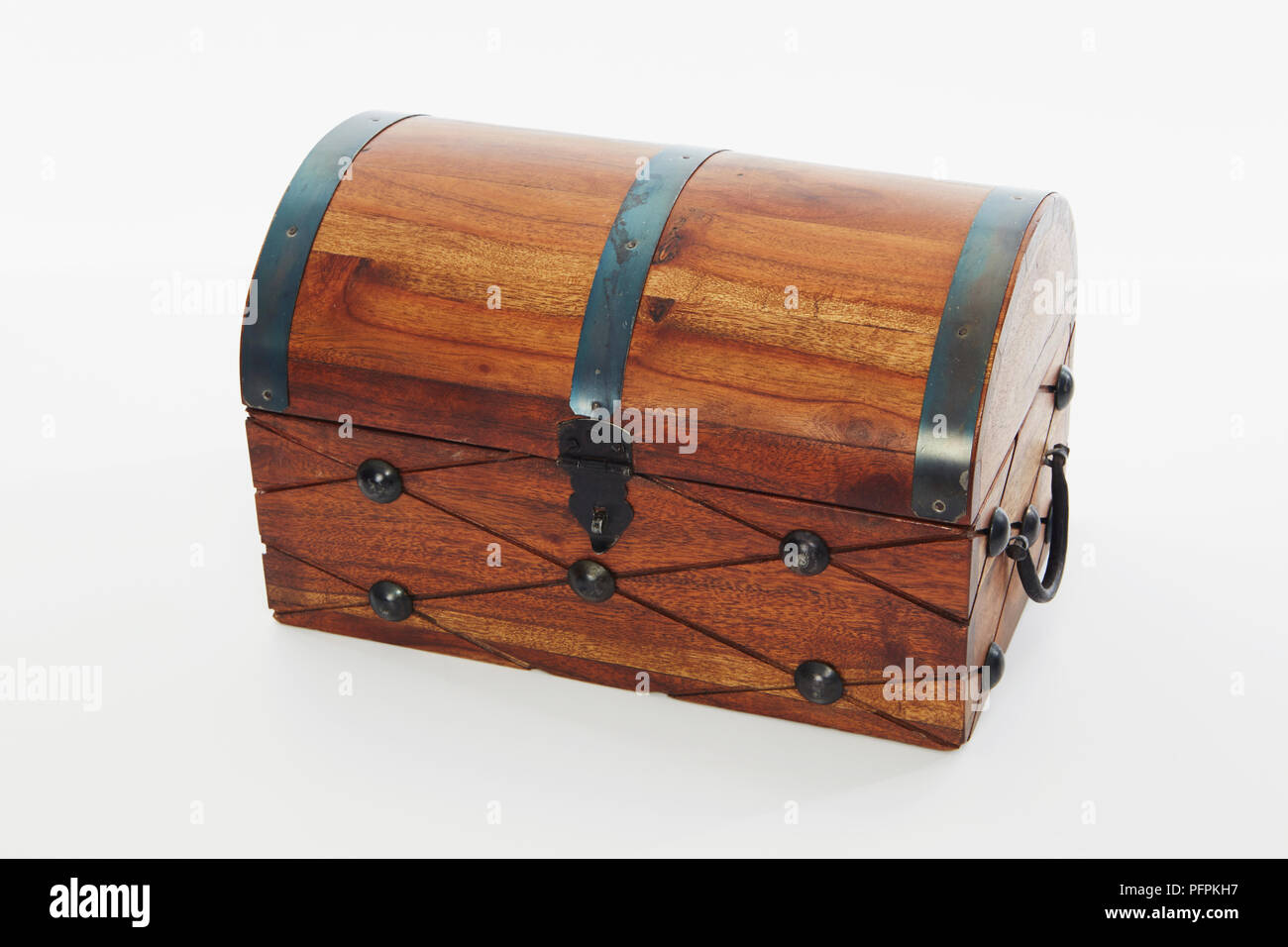 Small treasure chest Stock Photo - Alamy