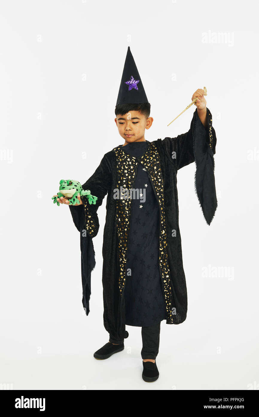 Child holding a magic wand hi-res stock photography and images - Alamy