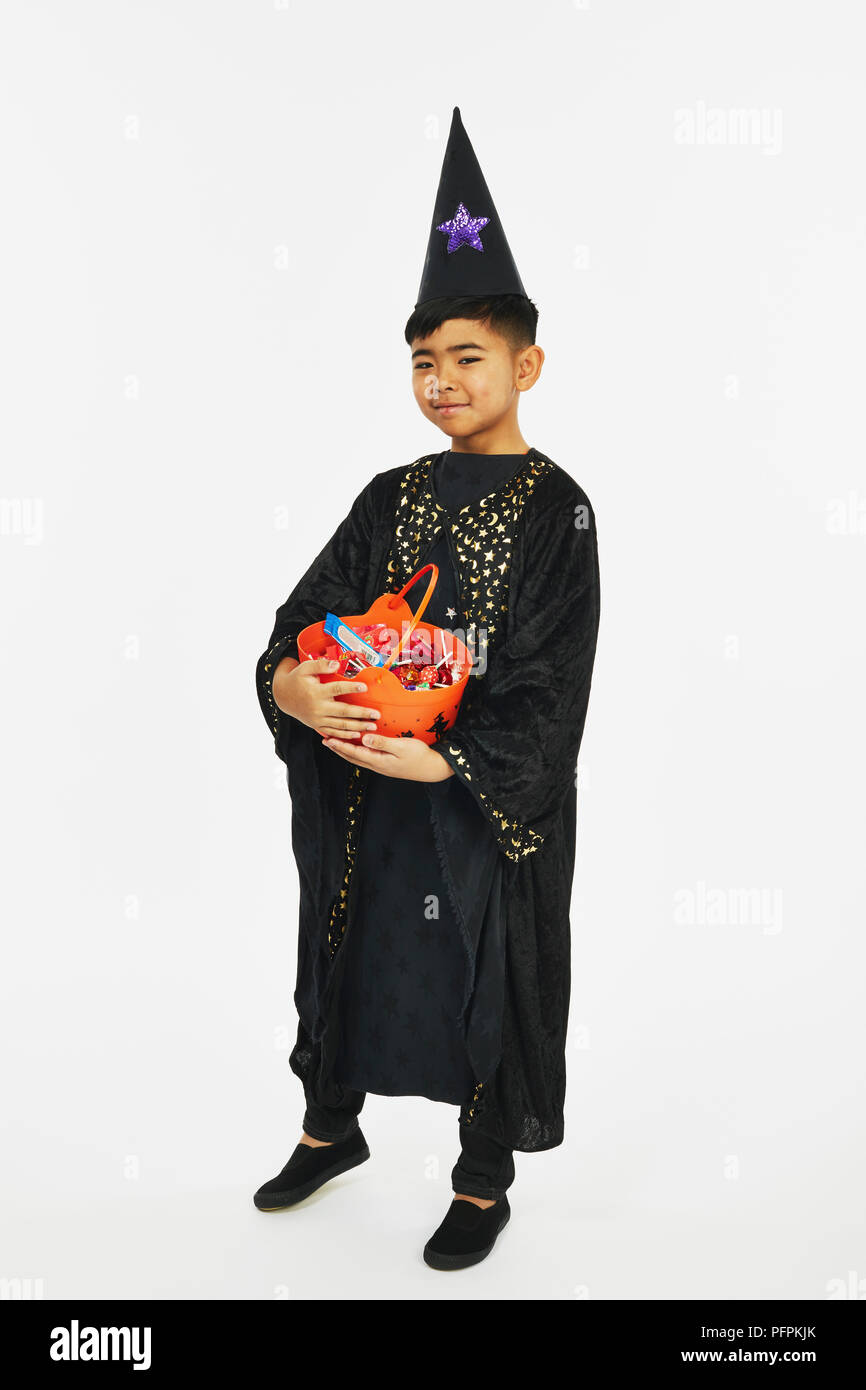 Black bucket hat hi-res stock photography and images - Alamy