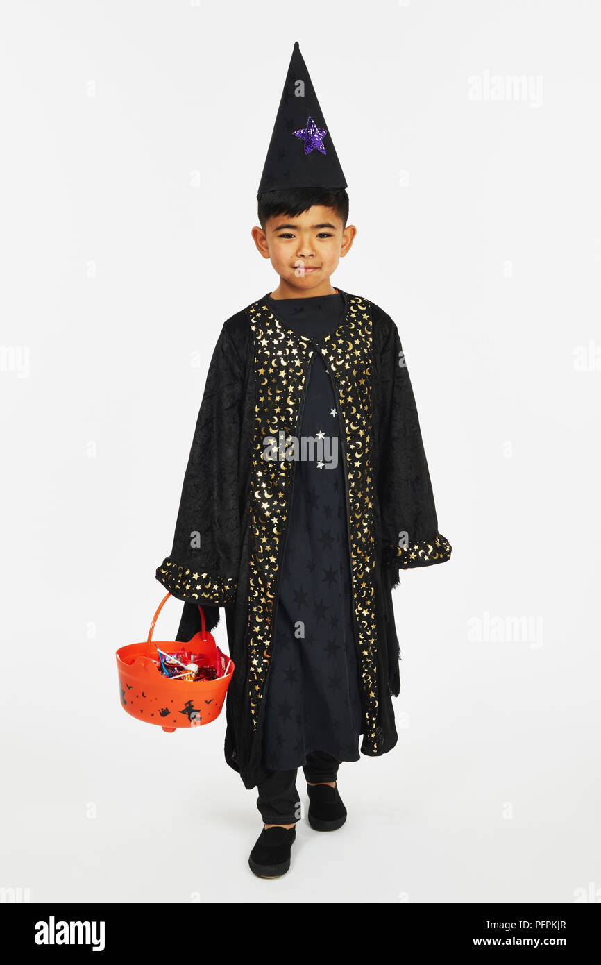 Black bucket hat hi-res stock photography and images - Alamy