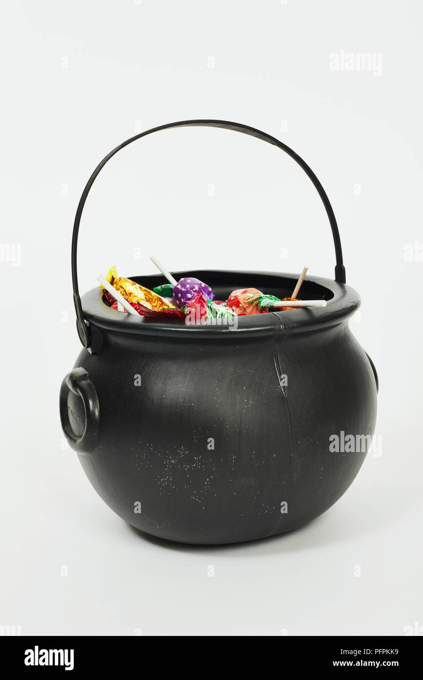 Cauldron hi-res stock photography and images - Alamy