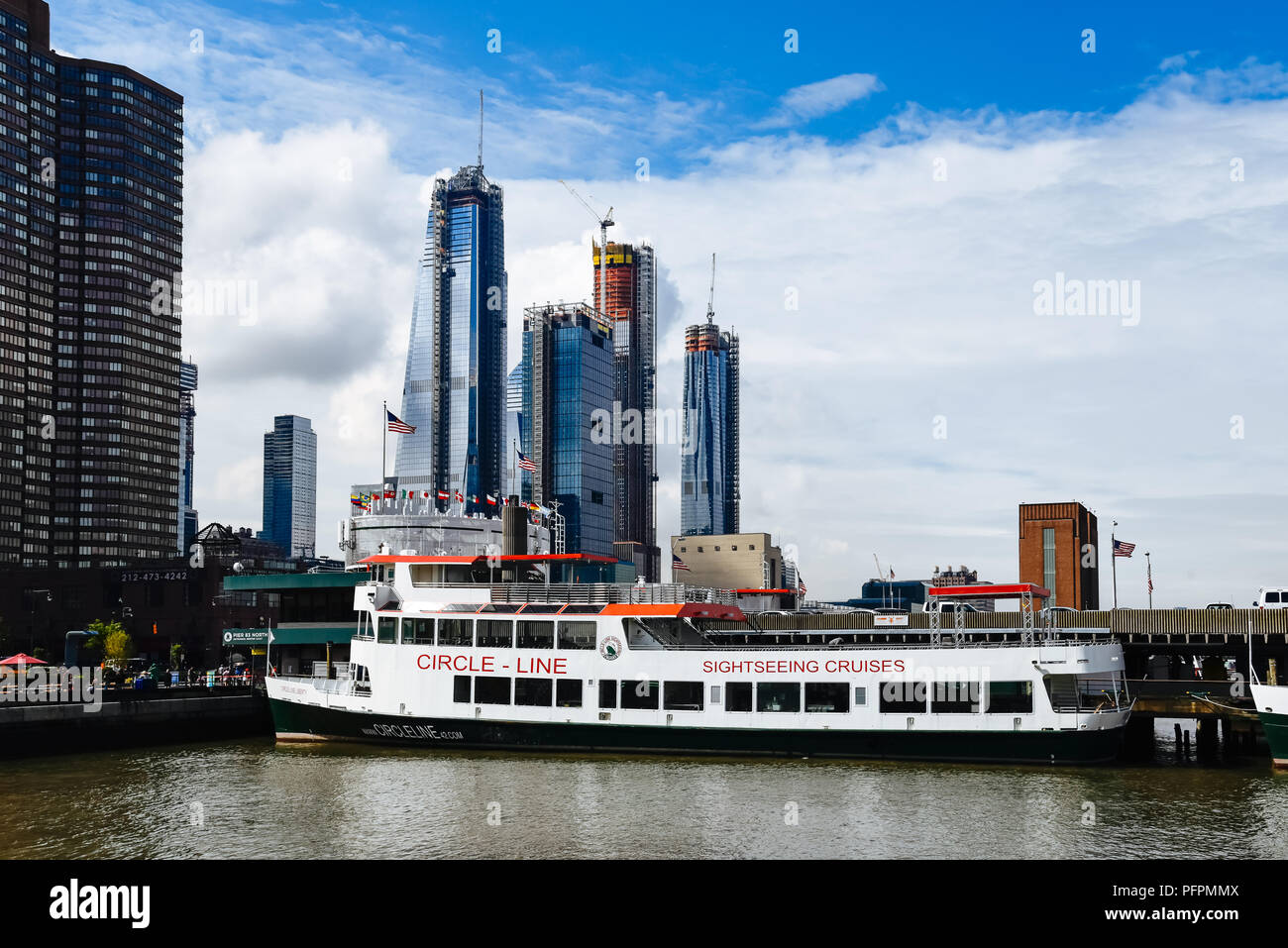 New York City, USA - June 21, 2018: Scenic view of Hudson riverside ...