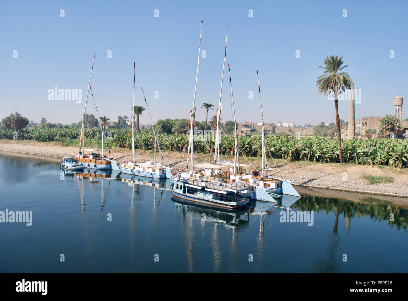 Ancient egyptian boats hi-res stock photography and images - Alamy