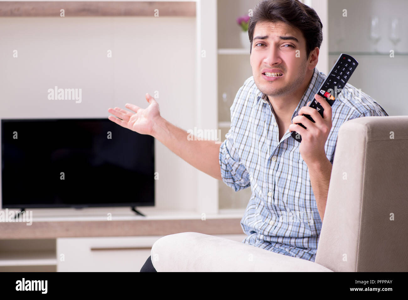 Fixing broken tv hi-res stock photography and images - Alamy