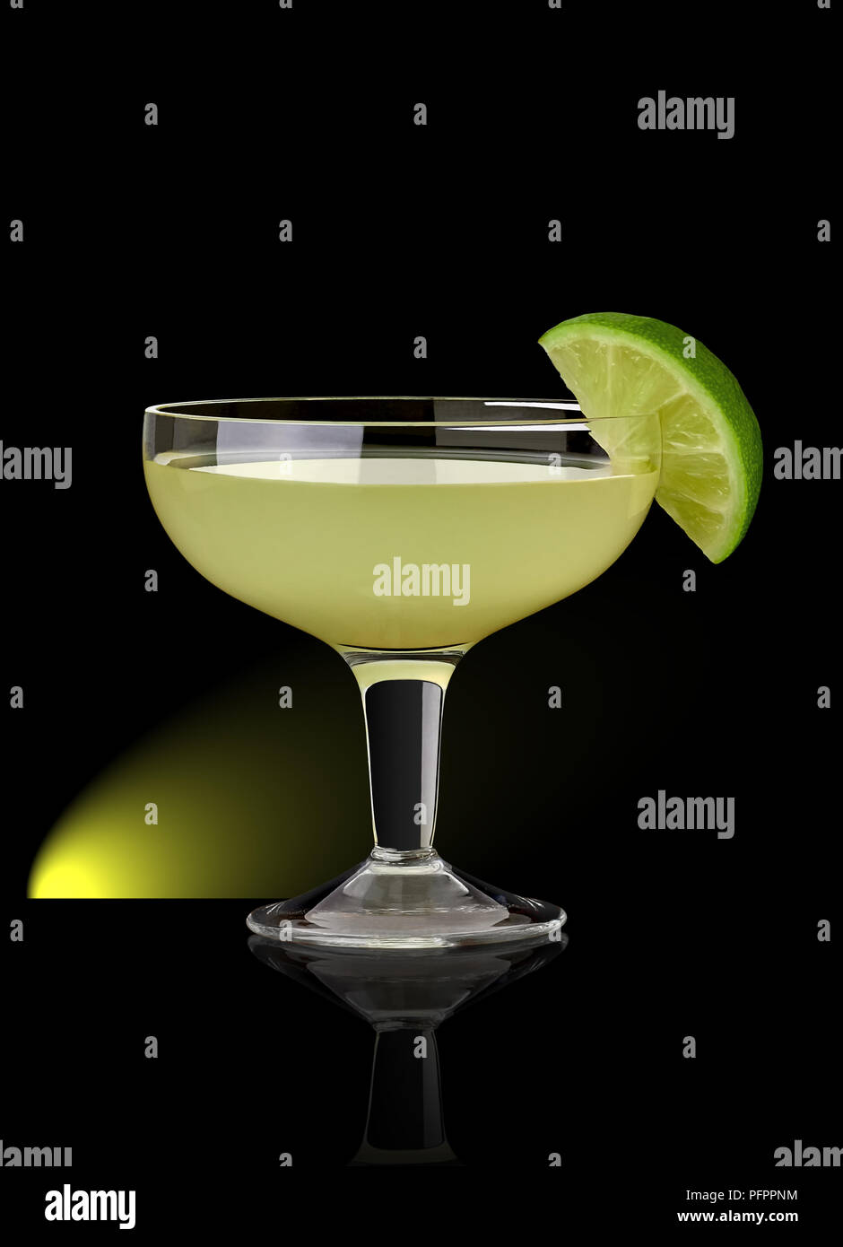 Gimlet martini hi-res stock photography and images - Alamy