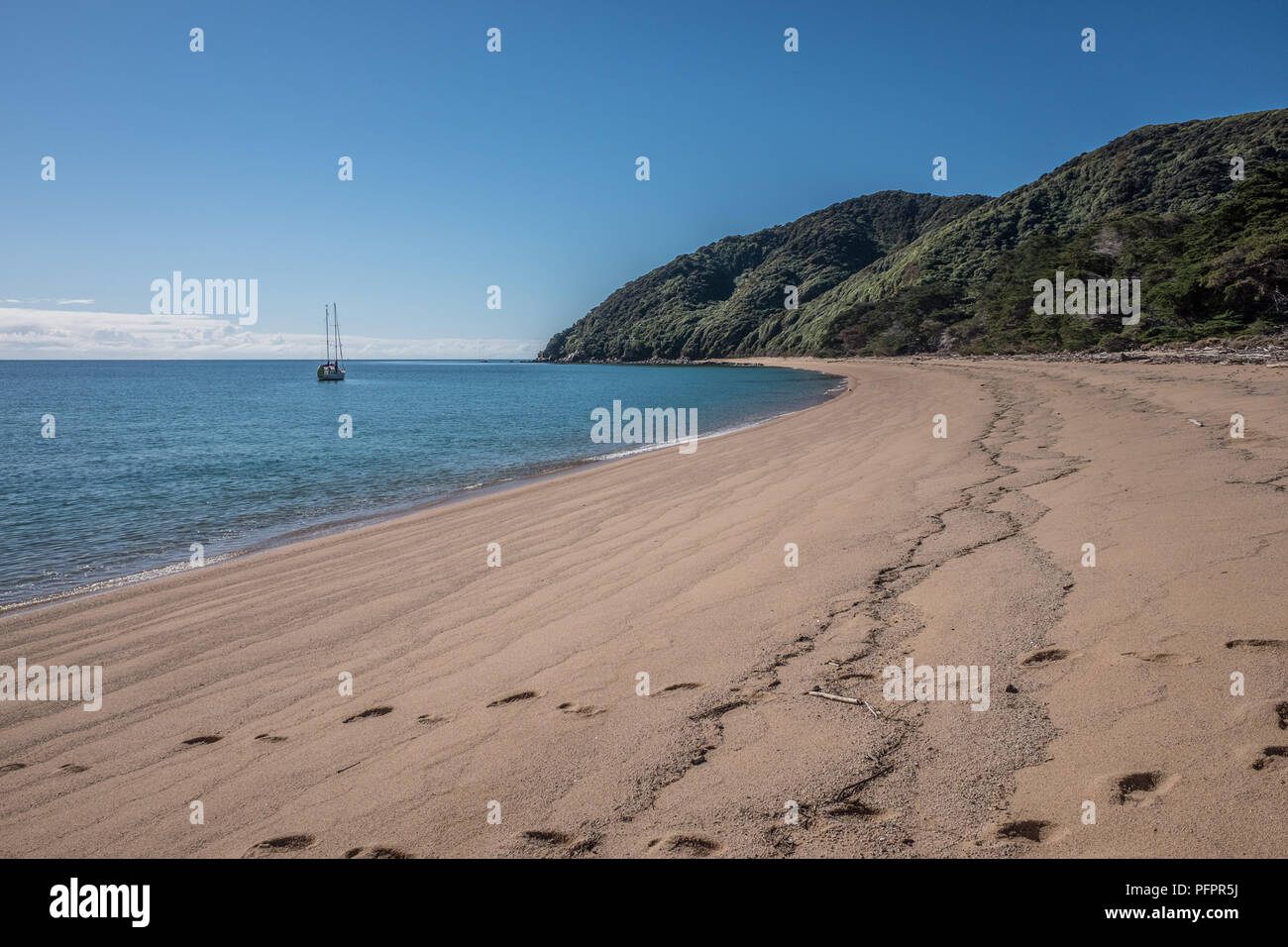 Yacht at beach Stock Photo - Alamy