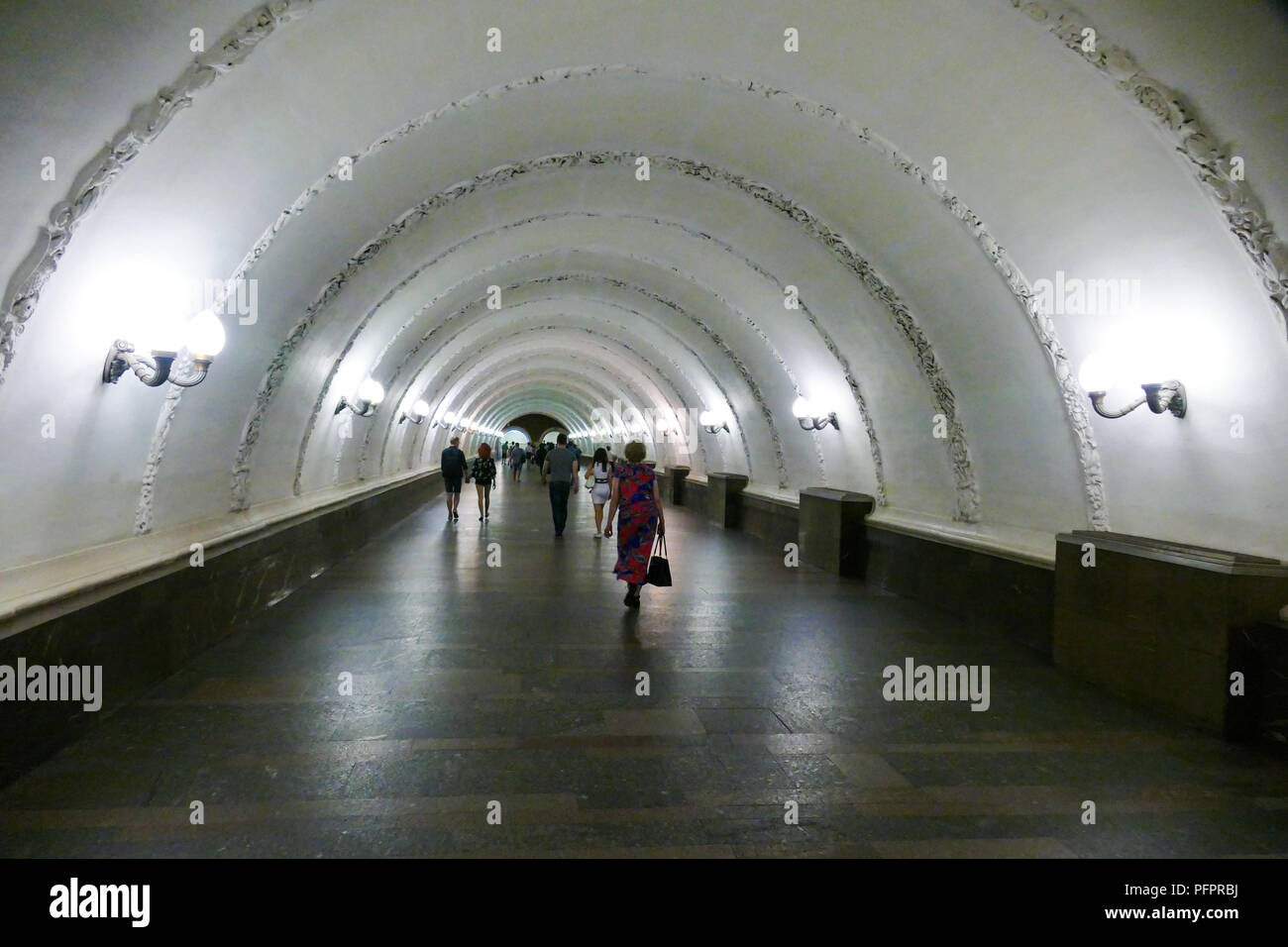 Underground tunnel in the Moscow metro Stock Photo - Alamy