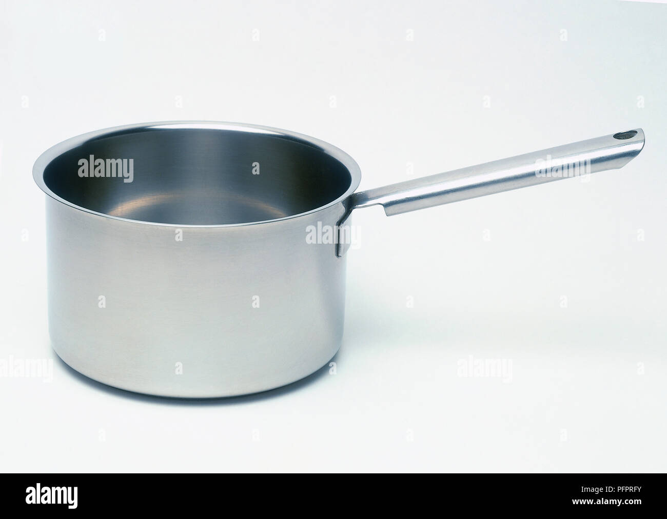 Silver saucepan hi-res stock photography and images - Alamy