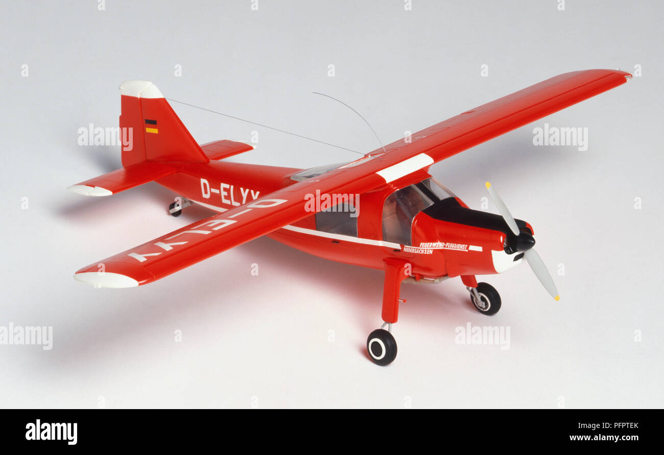 Flying model planes hi-res stock photography and images - Alamy