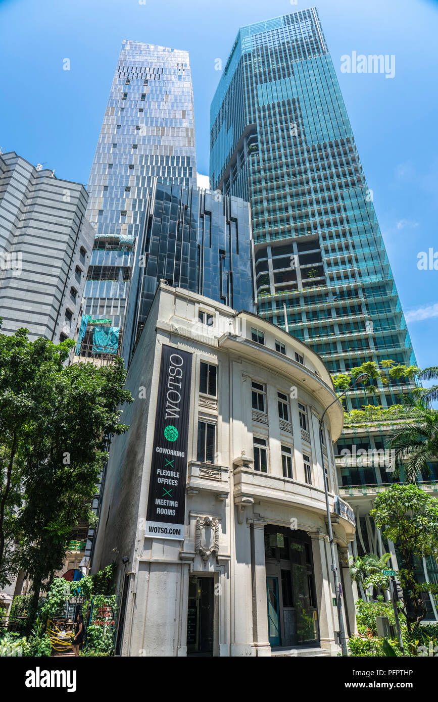 Tall glass buildings hi-res stock photography and images - Alamy