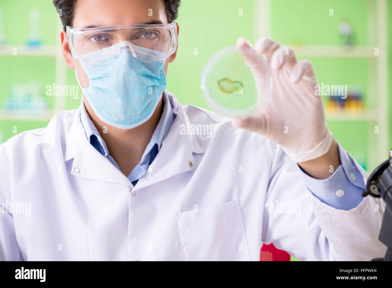 Man chemist working in the lab Stock Photo - Alamy