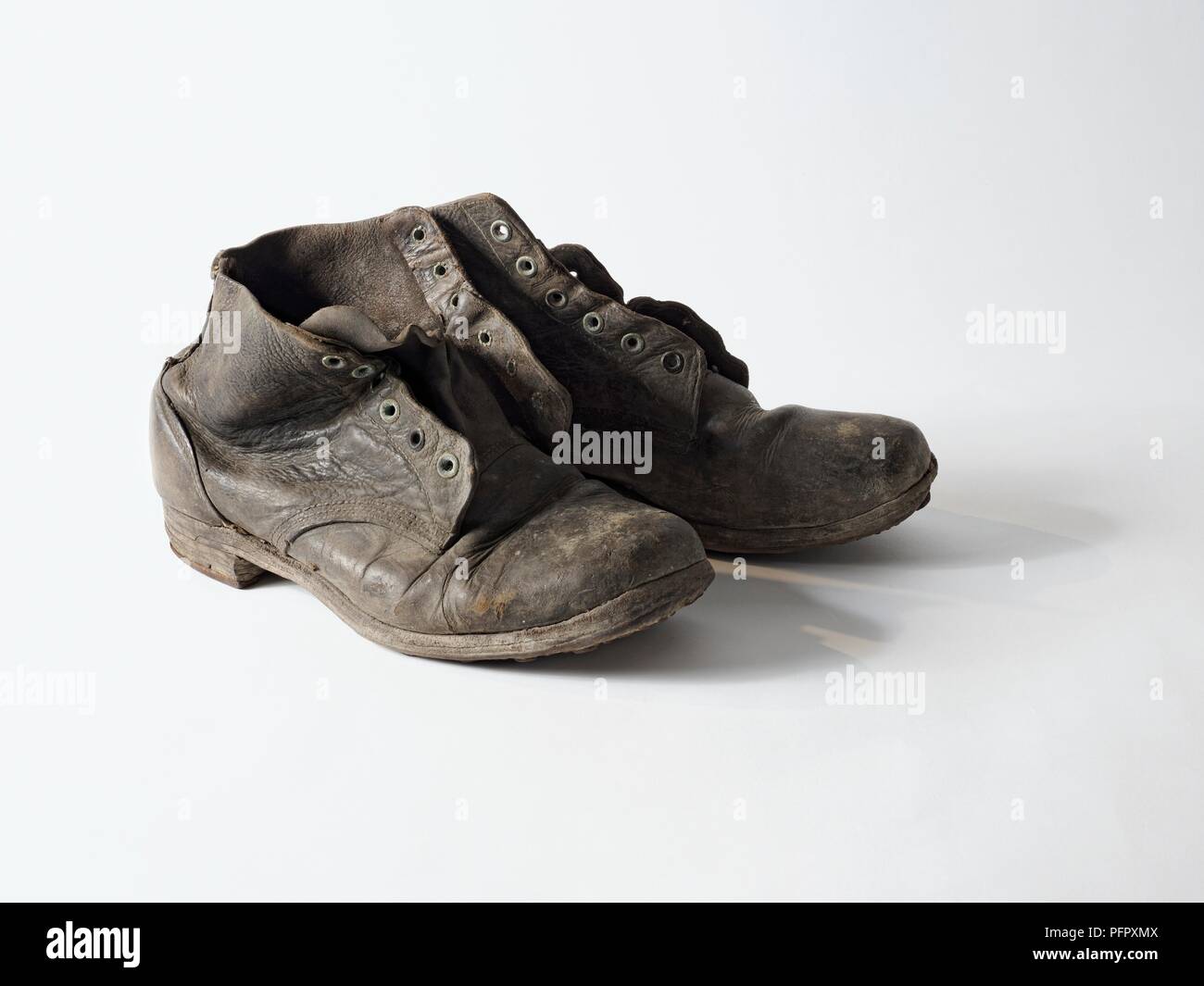Old army boots hi-res stock photography and images - Alamy