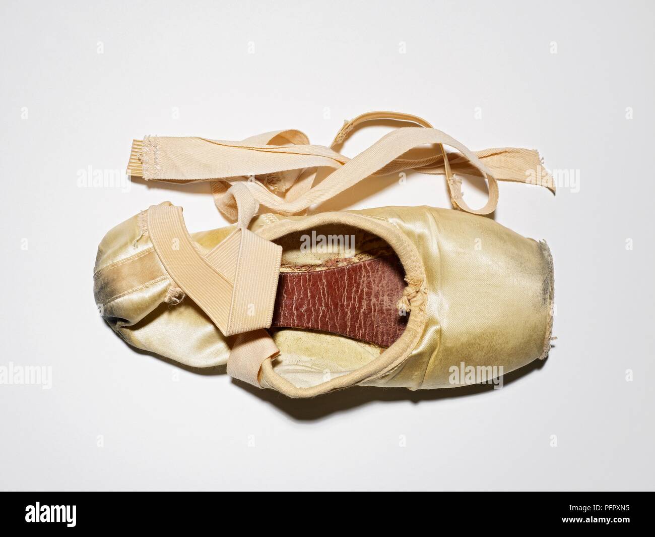 Single ballet shoe Stock Photo - Alamy