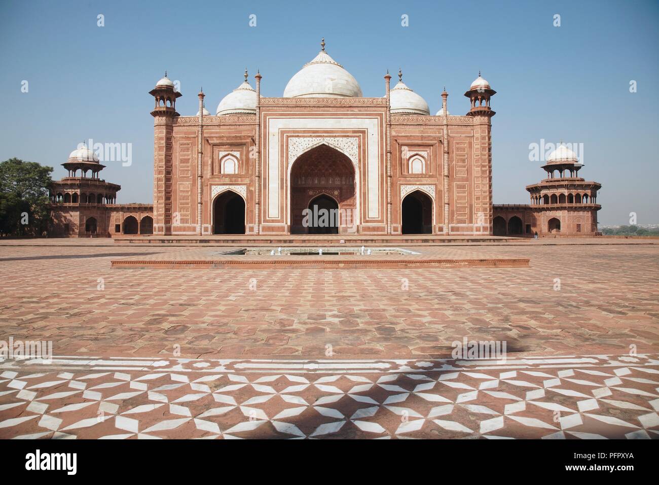 India, Agra, Taj Mahal mosque, exterior Stock Photo - Alamy