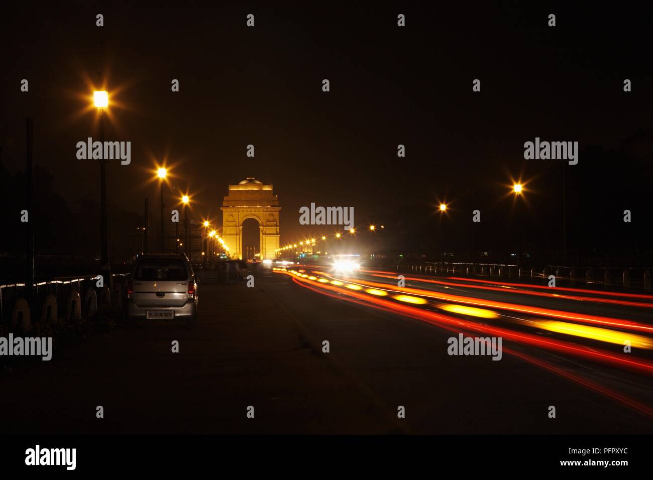 India gate and the rajpath at night hi-res stock photography and images ...