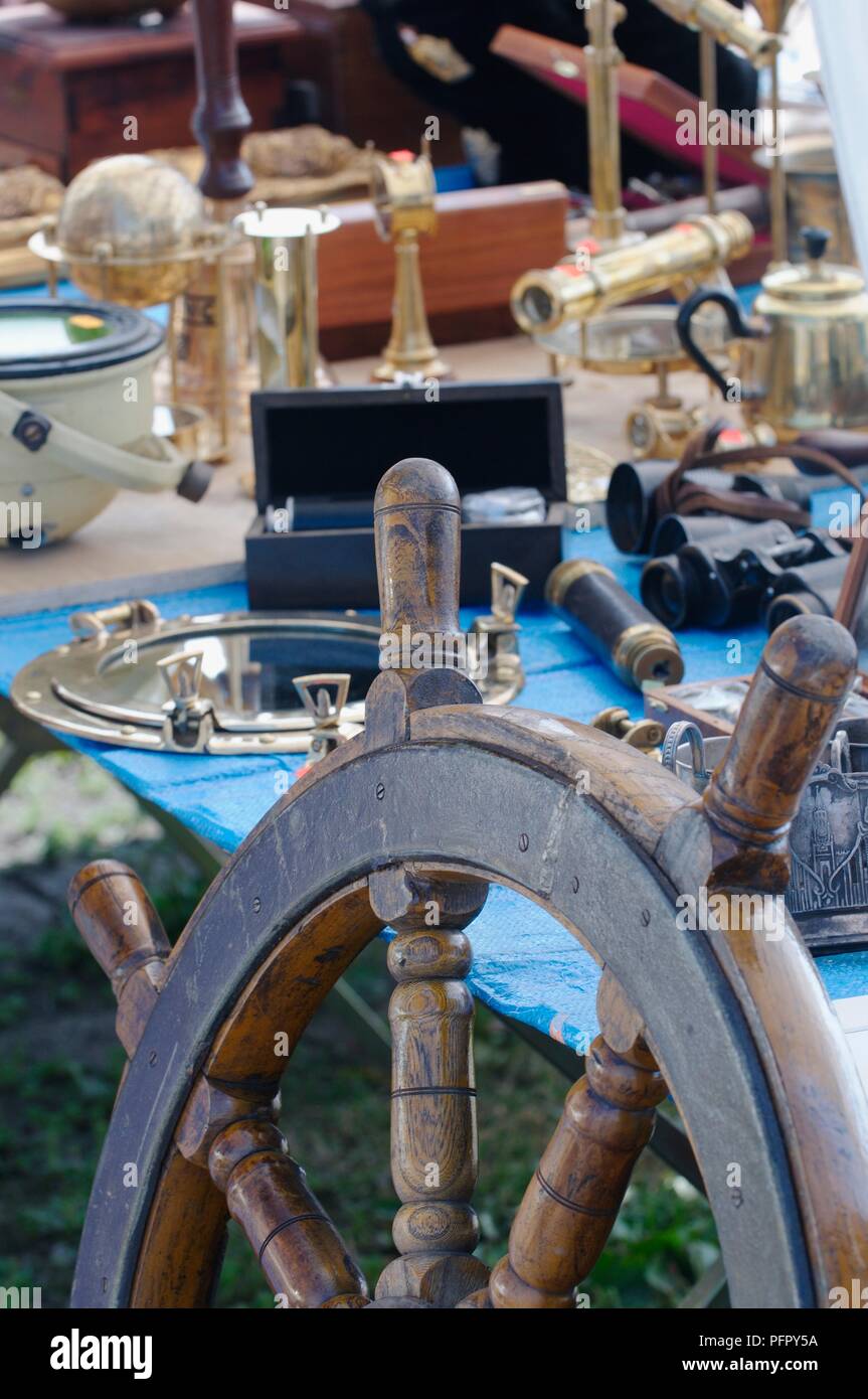 Nautical instruments hi-res stock photography and images - Alamy