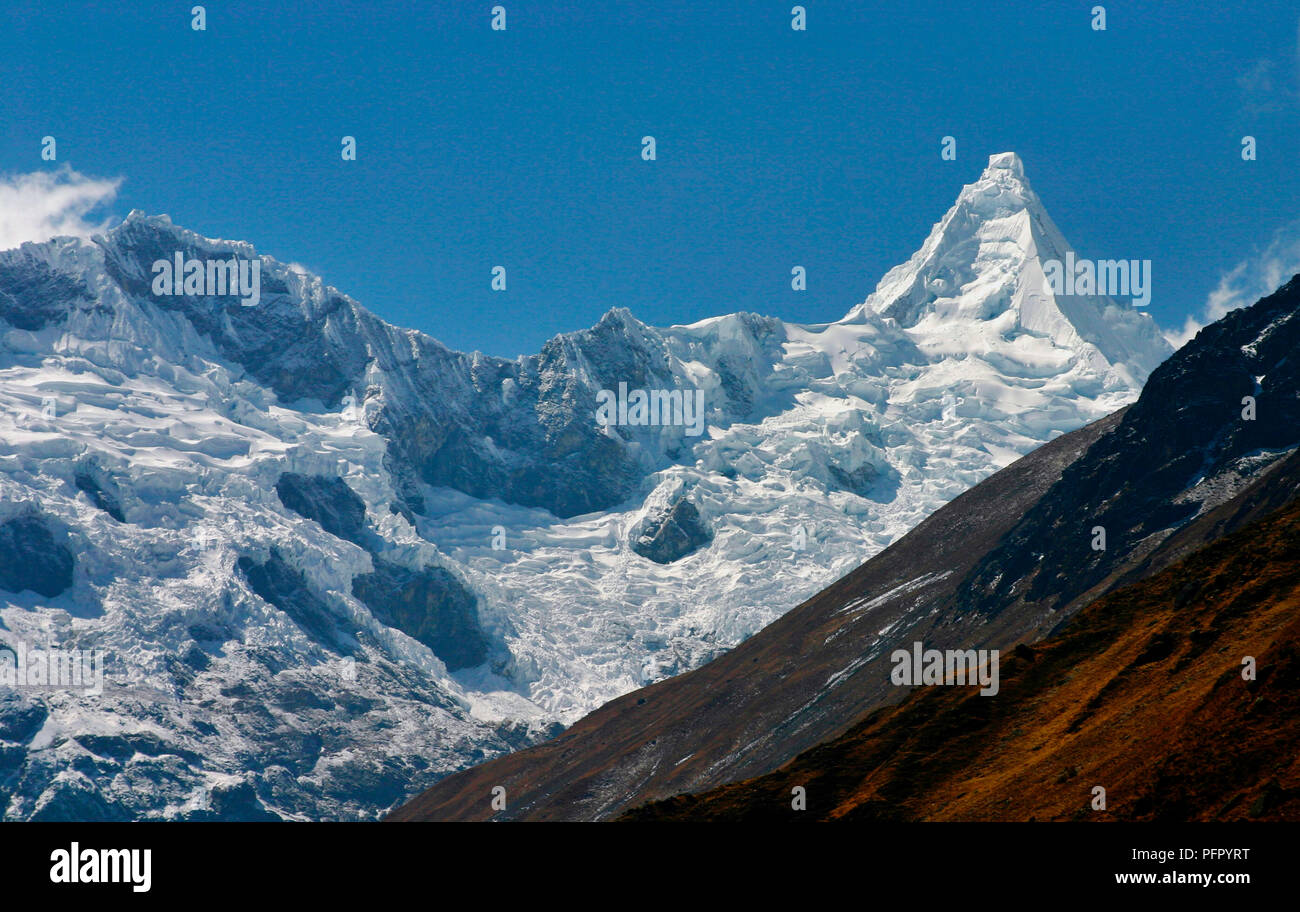 Peru, Ancash, Cordillera Blanca, snow-capped mountain range Stock Photo ...