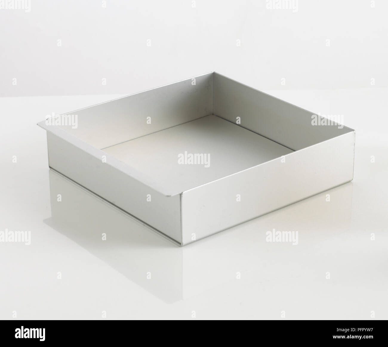 Square cake tin Stock Photo - Alamy