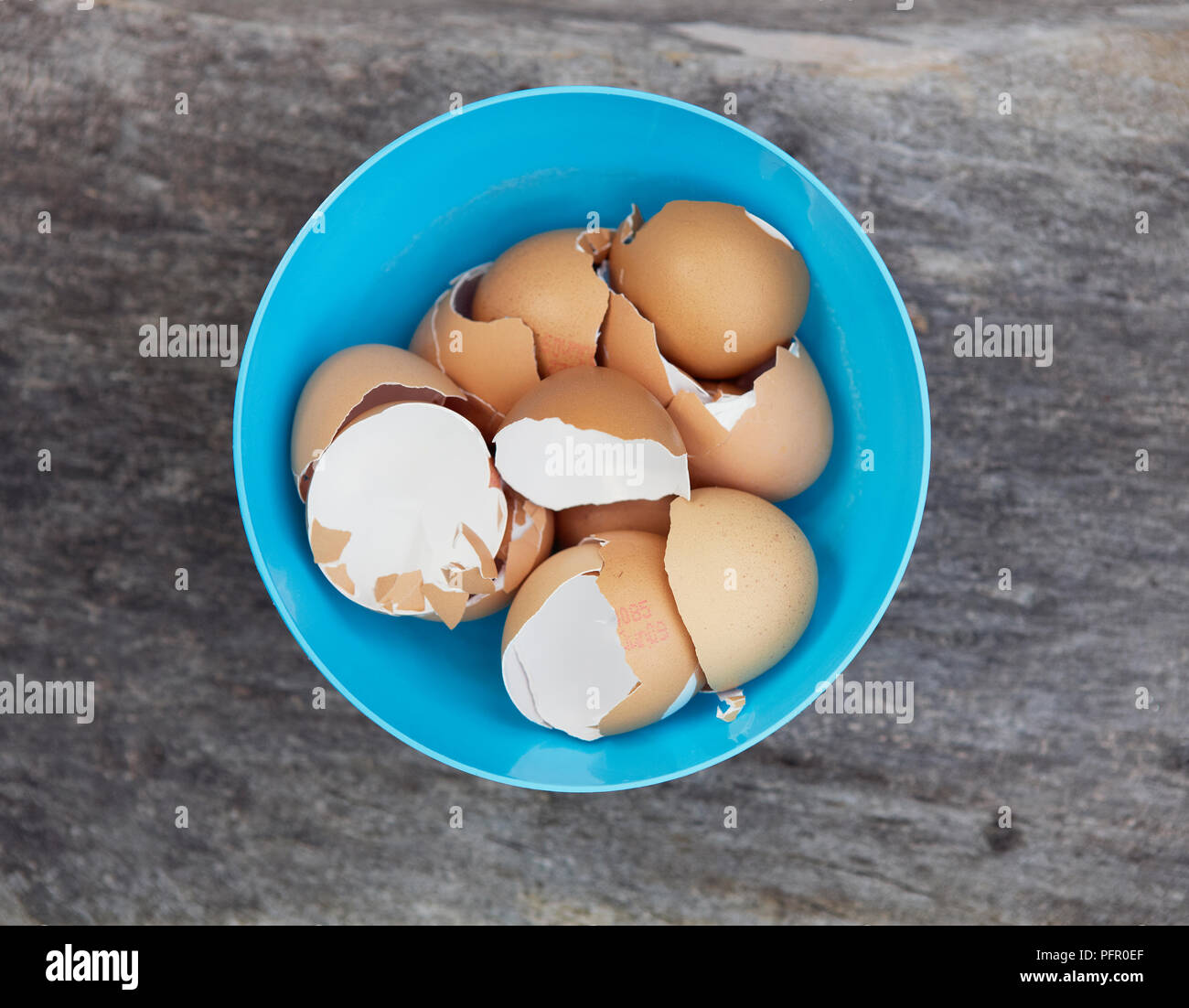 Blue egg shell uk hi-res stock photography and images - Alamy