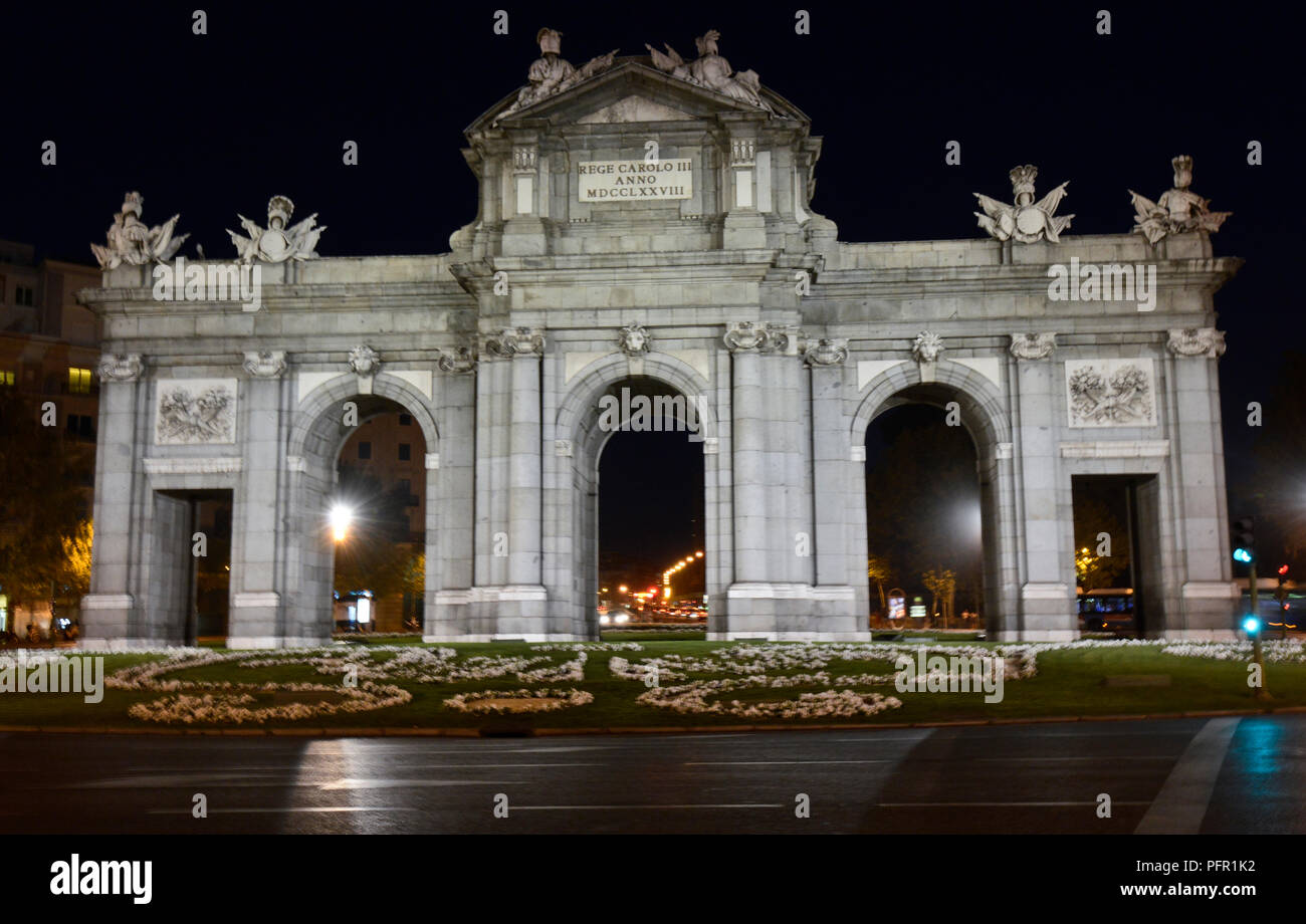 Puerta of alcala hi-res stock photography and images - Alamy