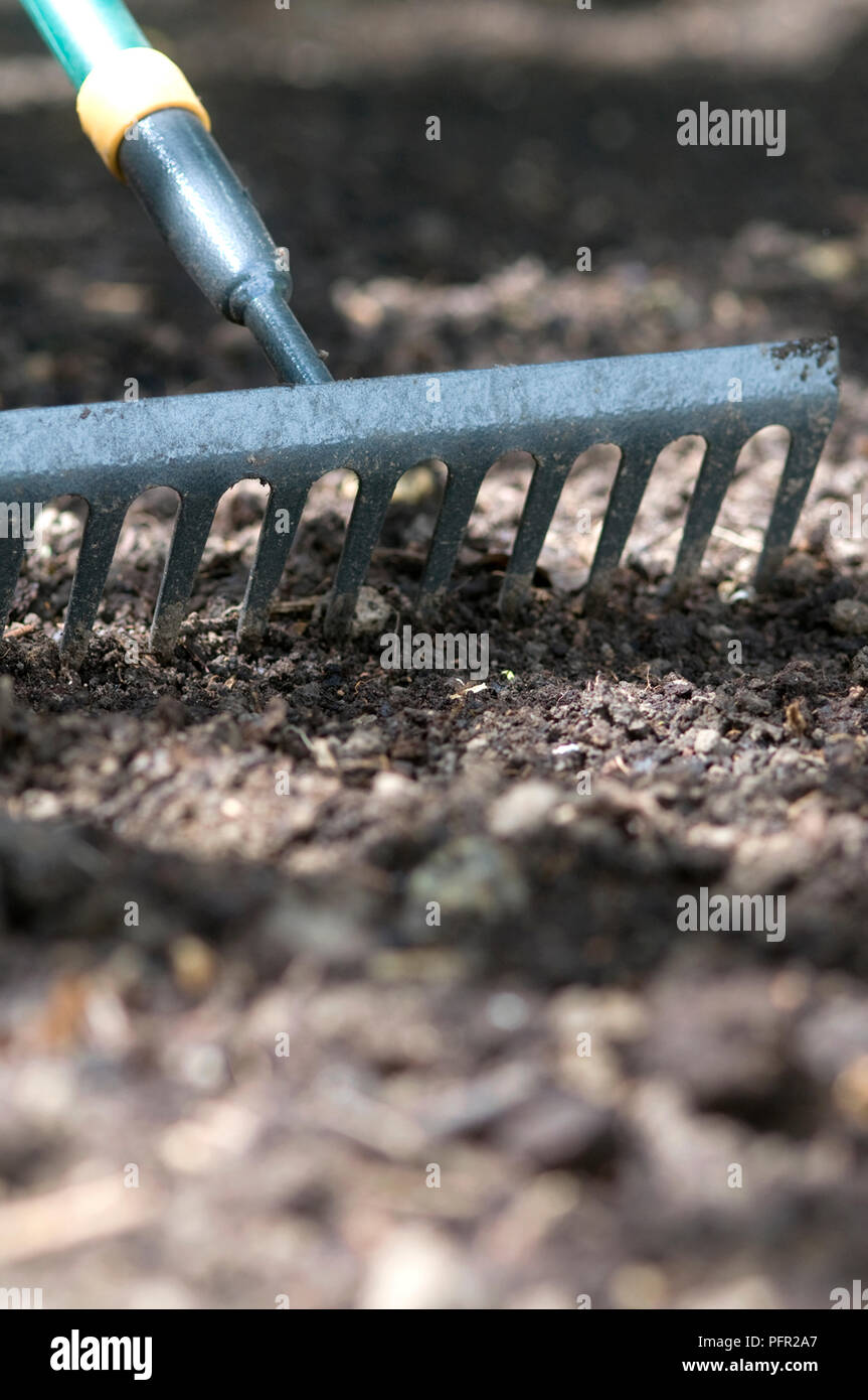 Rake soil tilth hi-res stock photography and images - Alamy