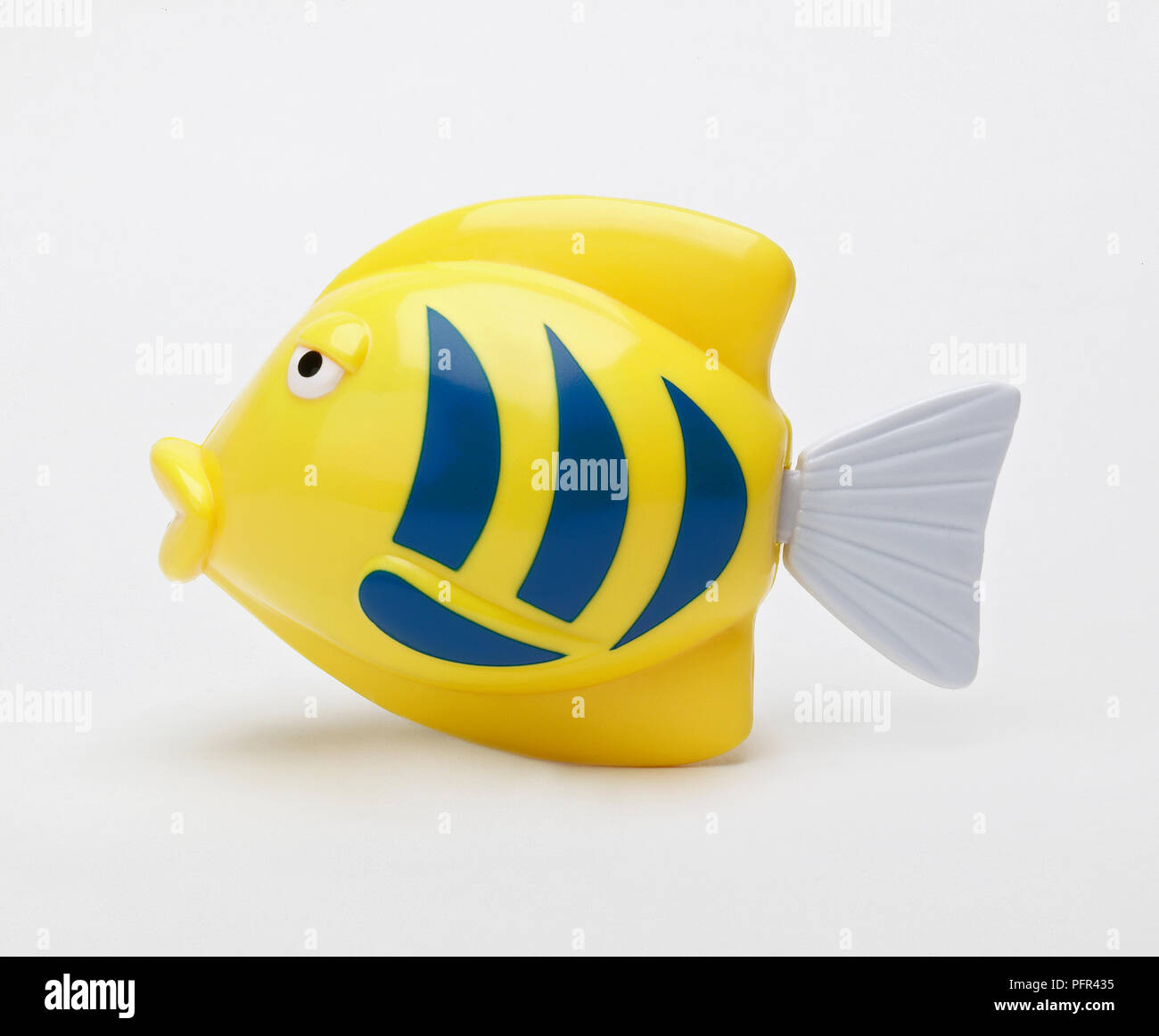Yellow striped fish hi-res stock photography and images - Alamy